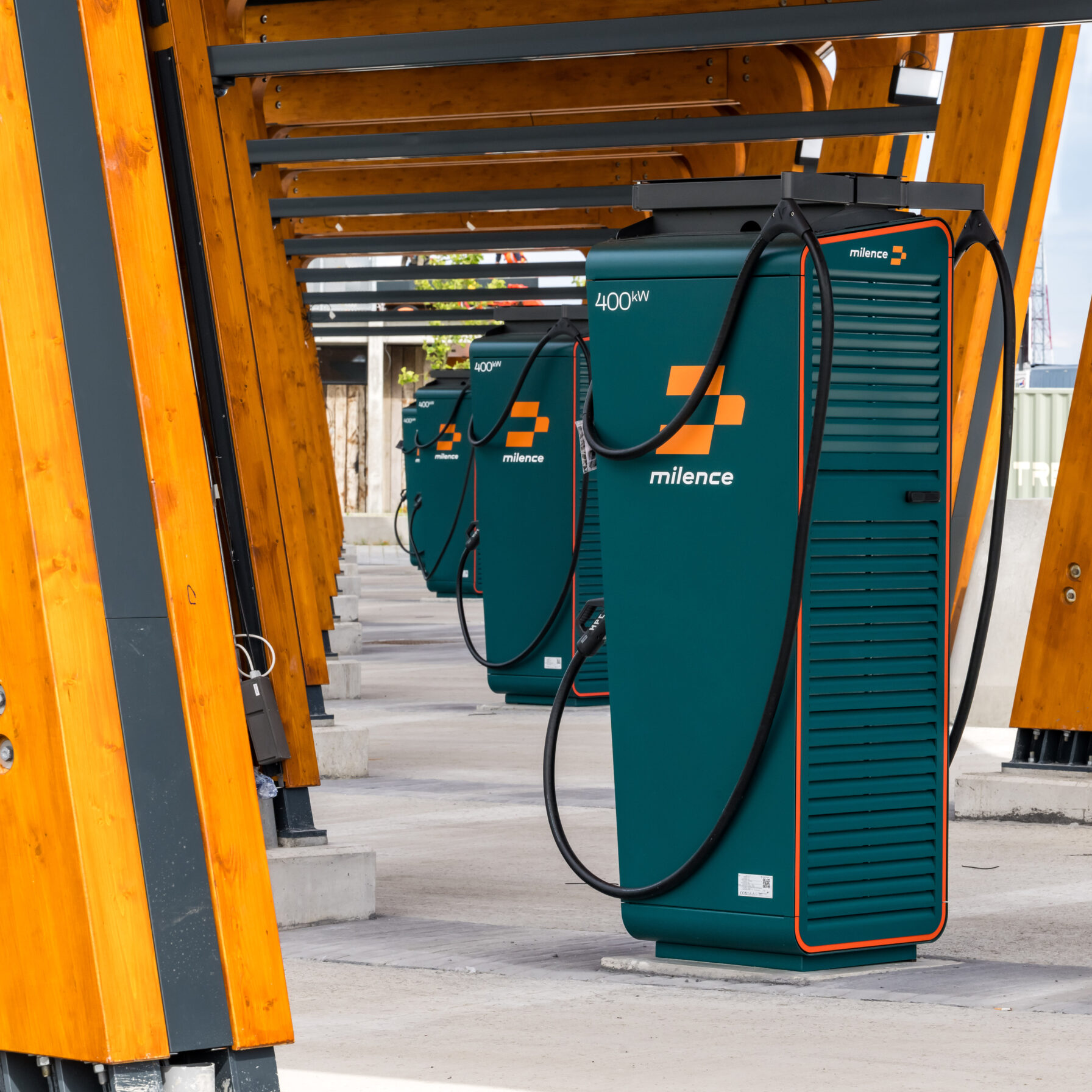 Wir bauen das erste europäische Ladenetz für schwere Nutzfahrzeuge. - Milence