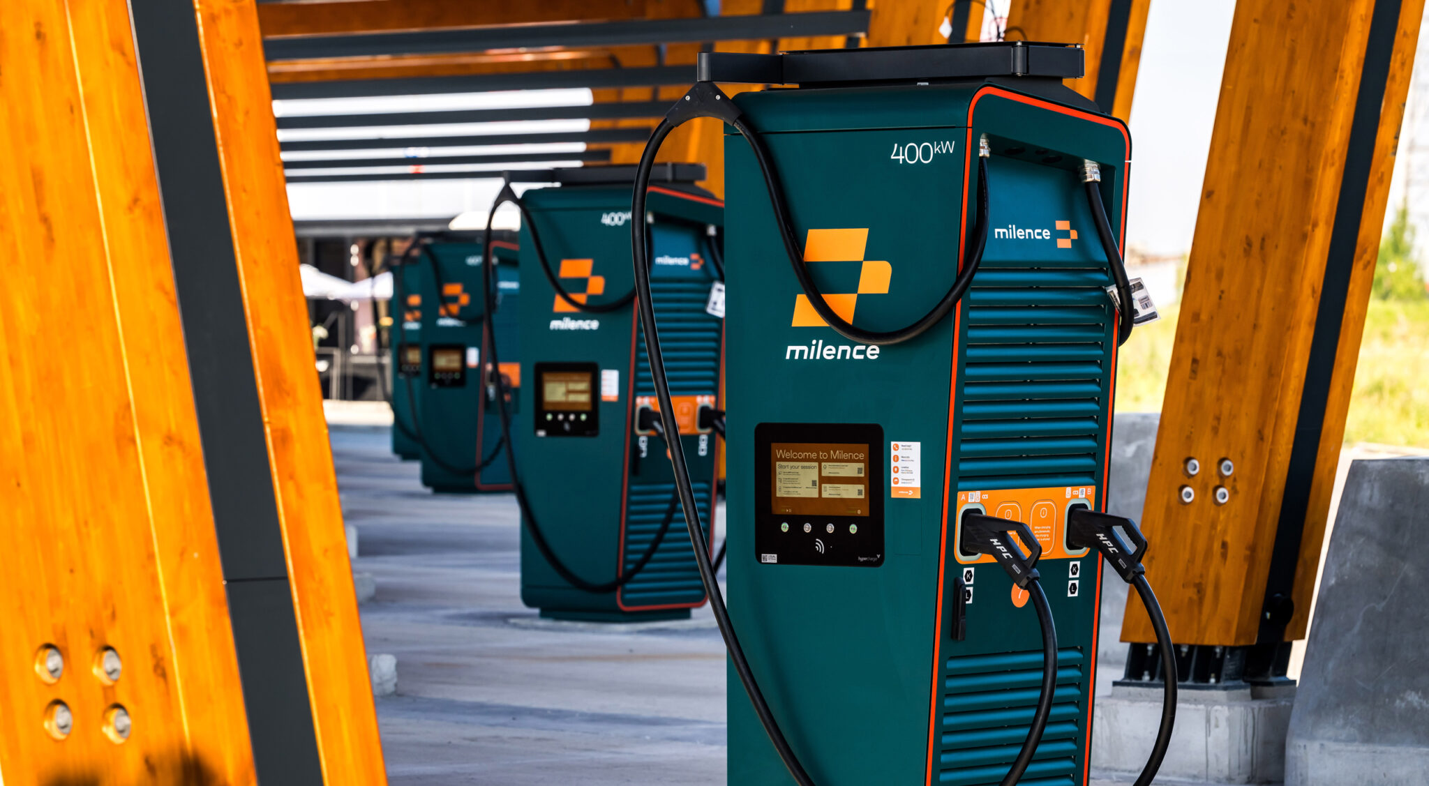 Wir bauen das erste europäische Ladenetz für schwere Nutzfahrzeuge ...