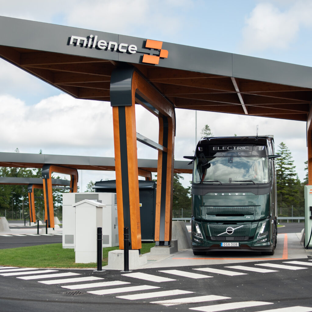 Milence demonstrates the first Megawatt Charging System (MCS) at the ...