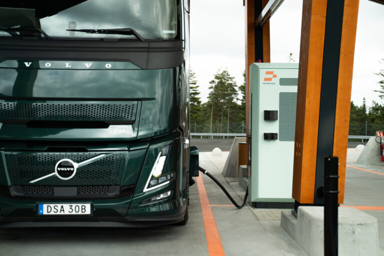 Milence demonstrates the first Megawatt Charging System (MCS) at the ...